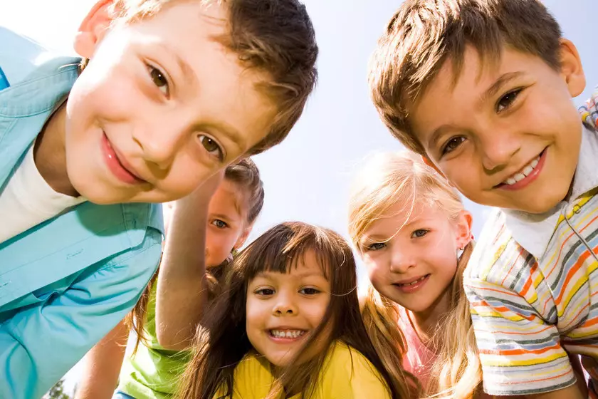 L'amicizia nell'infanzia: perché è così importante per i bambini avere amici e come si evolvono le loro relazioni