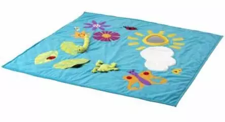 Мягкое одеяло для активного отдыха для самых маленьких с мотивами, текстурами и звуками, которые стимулируют чувства и развивают моторику малышей.