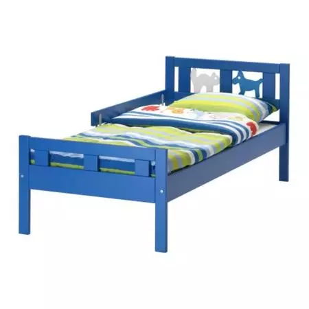 Среди последних продуктов мы также можем найти небольшую кровать 1,65 x 75 см, идеально подходящую для небольших комнат, со встроенным барьером и пружинным блоком, включенным в цену. В наличии синий, красный, сосновый и белый.