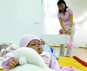 Nursery: Lifelike Babies Art Show 32666_1