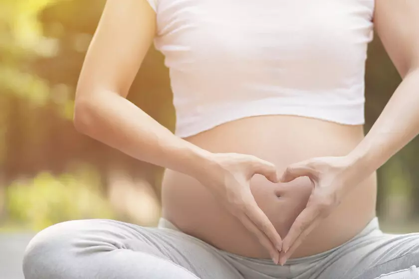 Semana 14 de embarazo: o teu bebé xa está facendo xestos