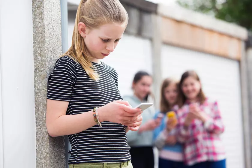 Como educar nossos filhos na era dos 'haters' para combater o cyberbullying escolar