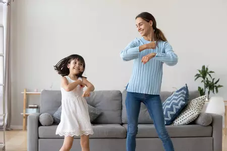 mère fille danse