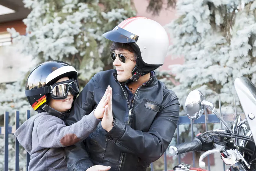 Vai es varu vest bērnu uz skolu ar motociklu?: No kāda vecuma bērniem ir atļauts braukt ar motociklu un kas jāņem vērā