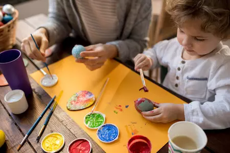 decorate-eggs-easter