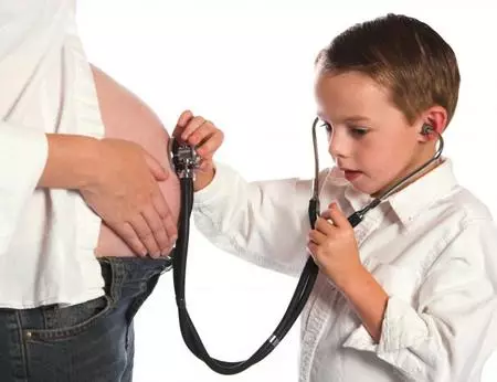 Paminaw sa kasingkasing sa bata gamit ang stethoscope