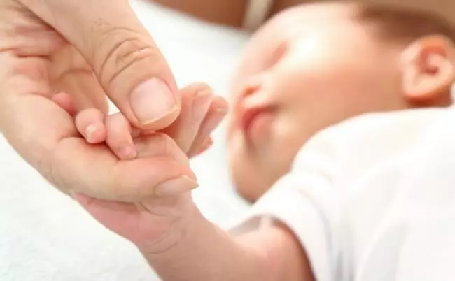 NICU دىكى بالدۇر تۇغۇلغان بوۋاقلارنىڭ ئاتا-ئانىسى ئۇلارنىڭ ھالىدىن خەۋەر ئېلىشقا قاتناشقاندا ، ئۇلارنىڭ پايدىسى