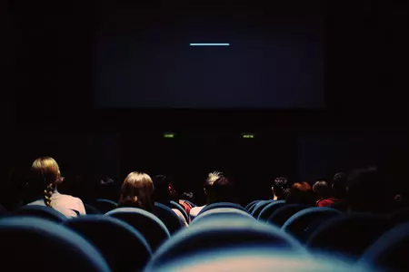 Teenager im Kino