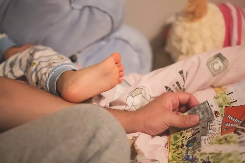 Čitanje vašoj bebi od rođenja je veoma korisno (čak i ako vas još uvijek ne razumije)