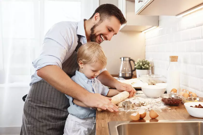 A cozinha é uma fonte de aprendizagem para os nossos filhos: 11 benefícios para as crianças de cozinhar com os pais