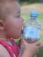 Ktorá voda je najlepšia pre dojčatá a deti (I)