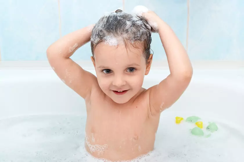 Poikani ei halua käydä kylvyssä: kuinka tehdä kylpyajasta ei kamppailua