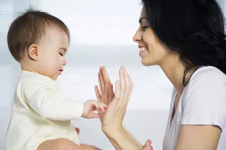 The first months of the baby: know your emotional and social needs