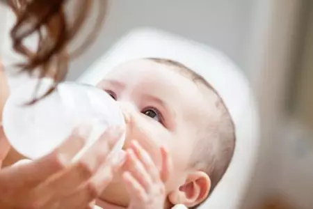 Feeding bottle