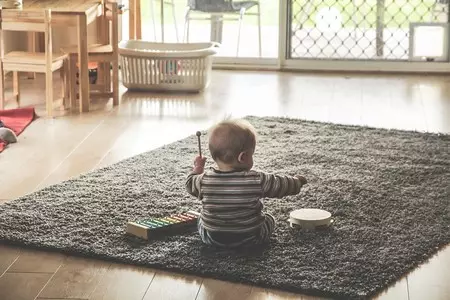 Instrumentos musicais para bebês