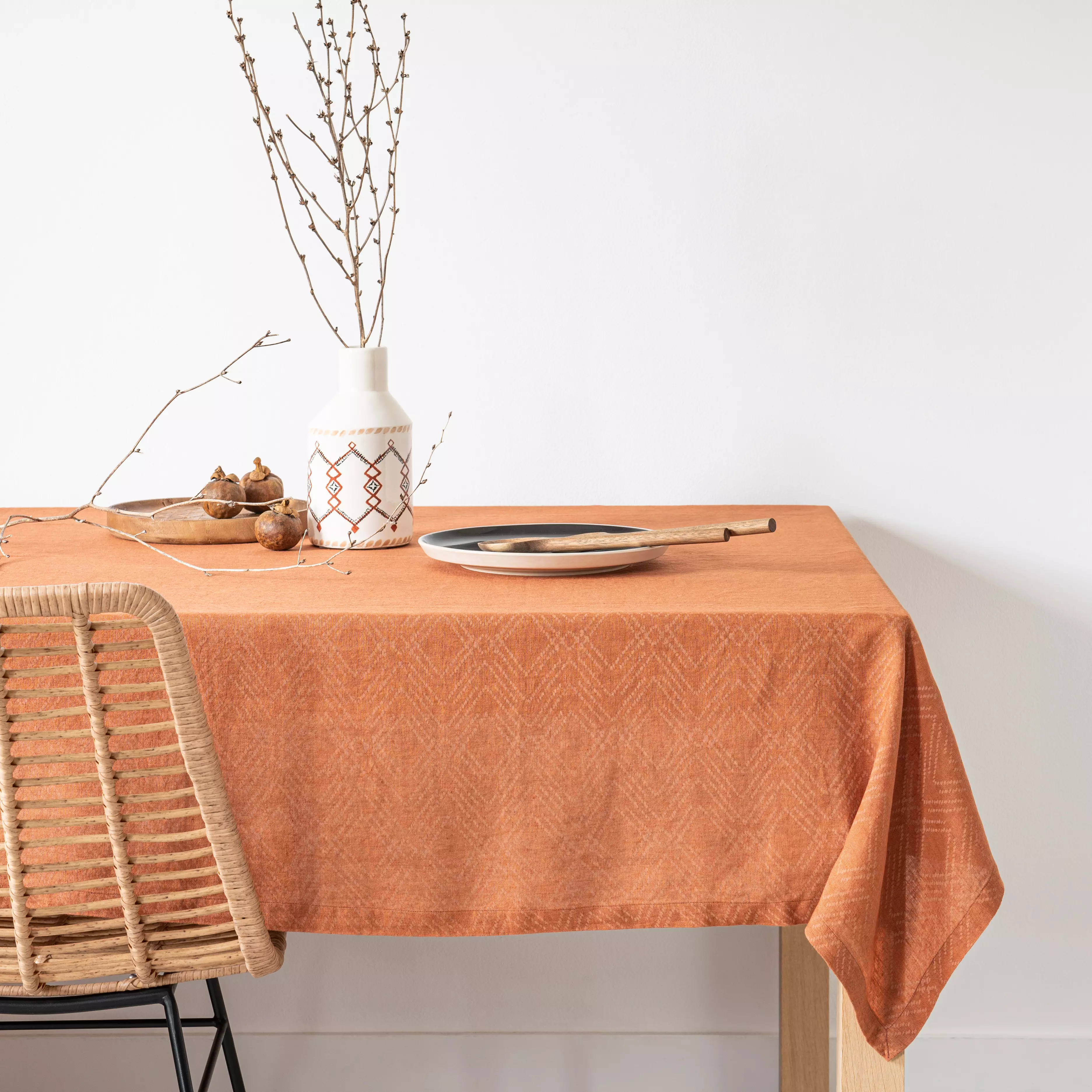 Terracotta and beige washed linen tablecloth with graphic print 150x250 cm