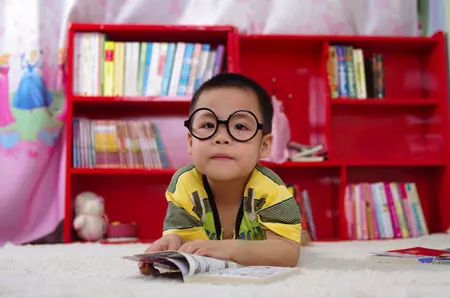 enfants avec des lunettes