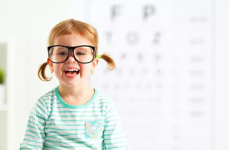 enfants avec des lunettes