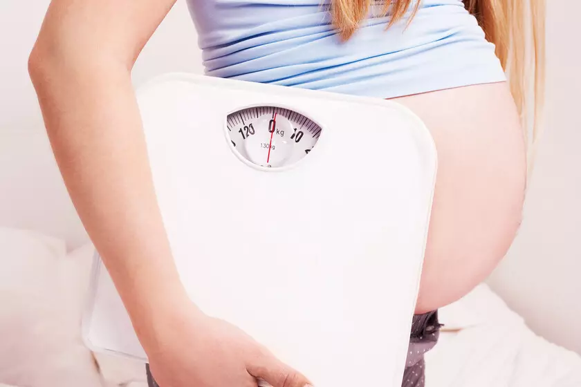 Table of ideal weight gain in pregnancy month by month