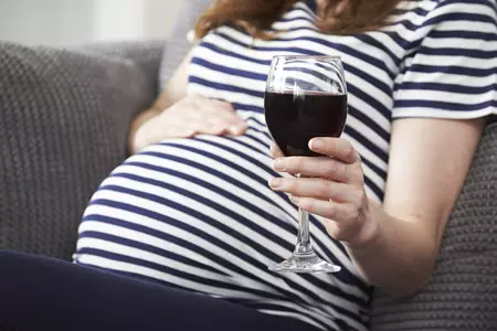 pregnant alcohol