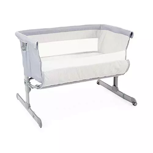 Chicco Next2Me Bedside Crib for Baby Chick to Chick with Mattress, Side Opening, Adjustable Height, Mesh Panels, Wheels and Travel Bag 0-6 Months, 9 kg, Color Gray (Grey)