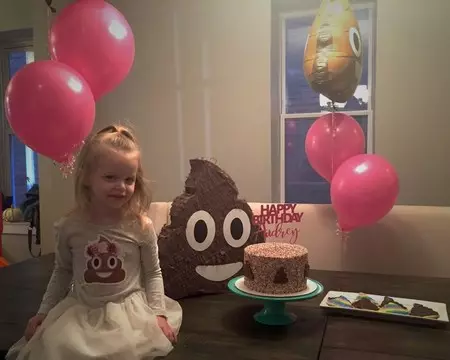 既不是公主也不是超級英雄：這個女孩要求用便便表情主題派對慶祝她的生日