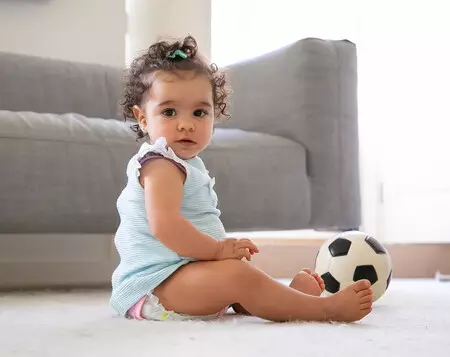 Coidado do cabelo rizado para nenos