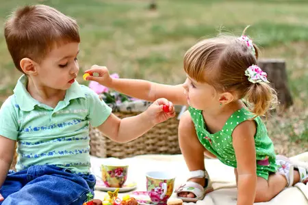 Lapset nauttivat-syömisestä-sama-kuin-muut