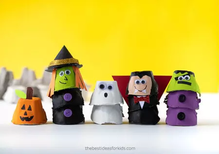 Halloween Ẹyin paali Craft