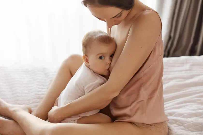 11 frāzes, ko nevajadzētu teikt mātei, kas baro bērnu ar krūti