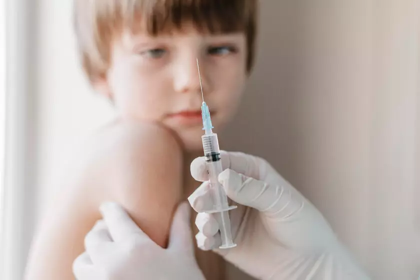 Børnelæger anbefaler at vaccinere børn fra 5 til 11 år mod Covid: disse er deres fem grunde