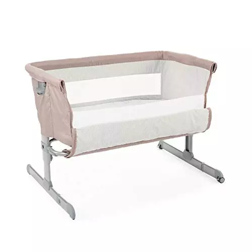 Chicco Next2Me Sengeseng for baby chick to chick med madrass, sideåpning, justerbar høyde, meshpaneler, hjul og reiseveske 0-6 måneder, 9 kg, farge brun (sand)