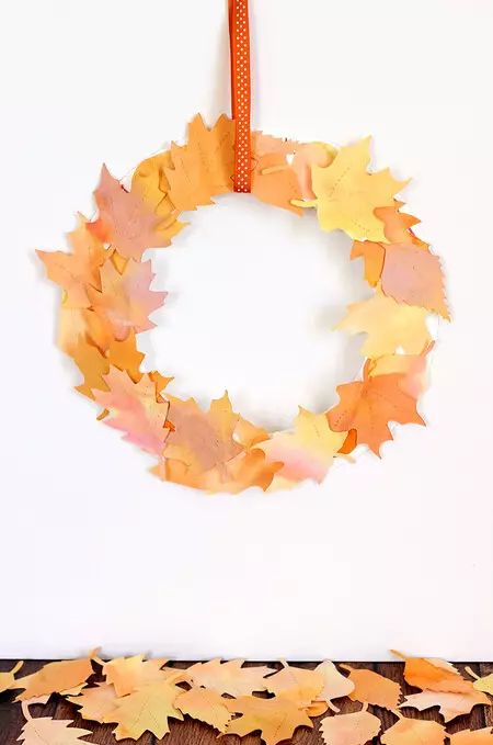 Couronne de feuilles de papier aquarelle