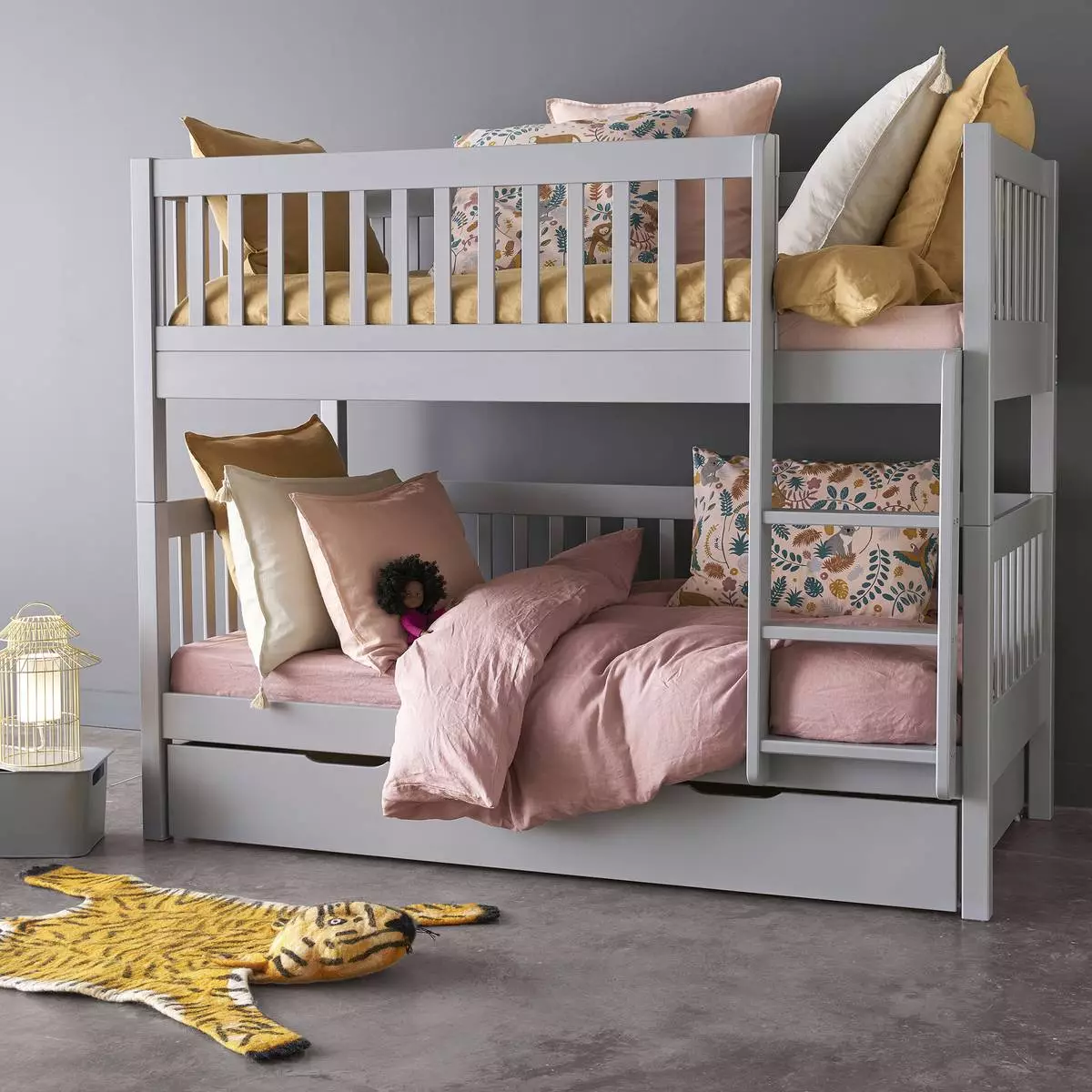 Mga bunk bed o twin bed na kulay abo o puti, Distansya sa pagitan ng upper surface ng lower bed frame at sa ilalim ng upper bed frame : 79 cm