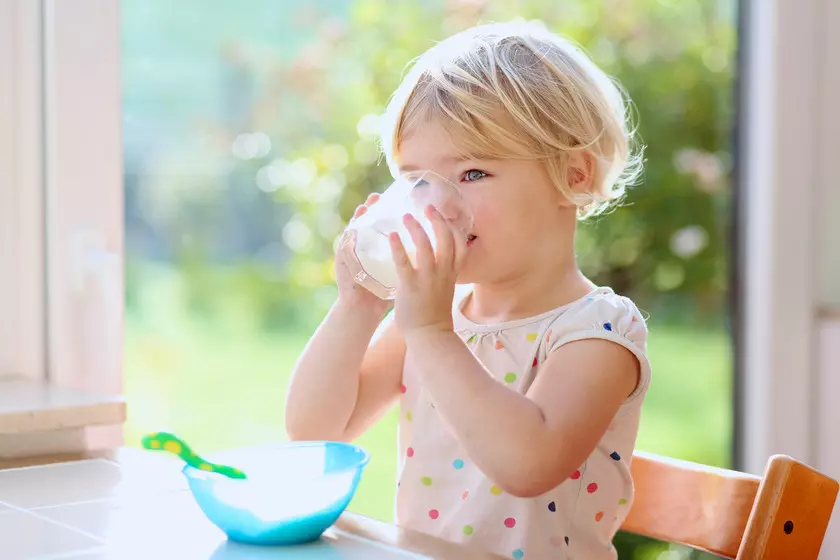 Aanbevolen (en niet aanbevolen) drankjes voor kinderen onder de vijf: gezondheids- en voedingsdeskundigen publiceren bijgewerkte richtlijnen