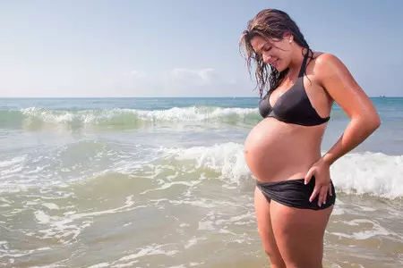 beach-pregnancy