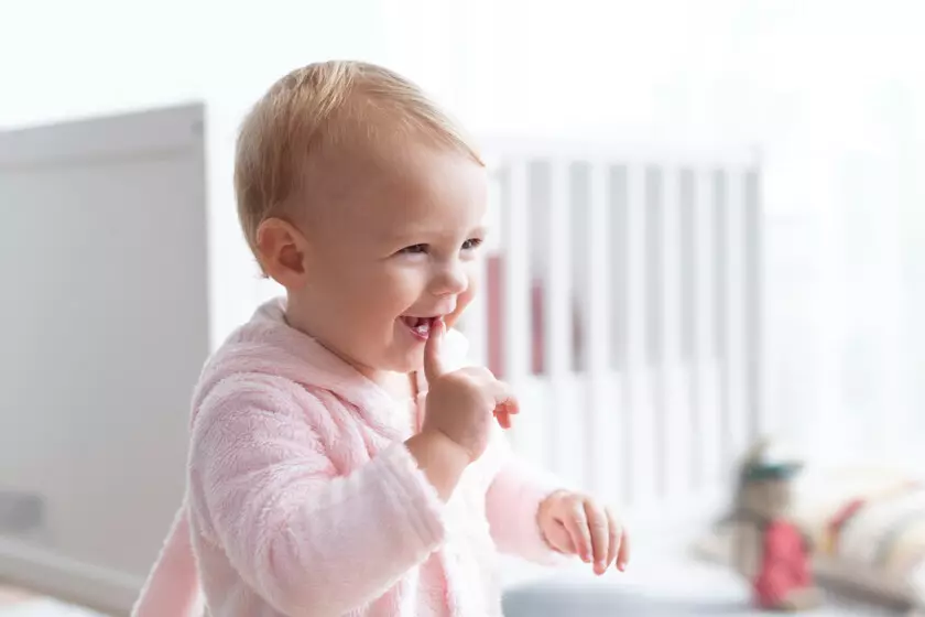 Lojëra dhe aktivitete për të stimuluar zhvillimin e foshnjave nga 6 deri në 12 muaj